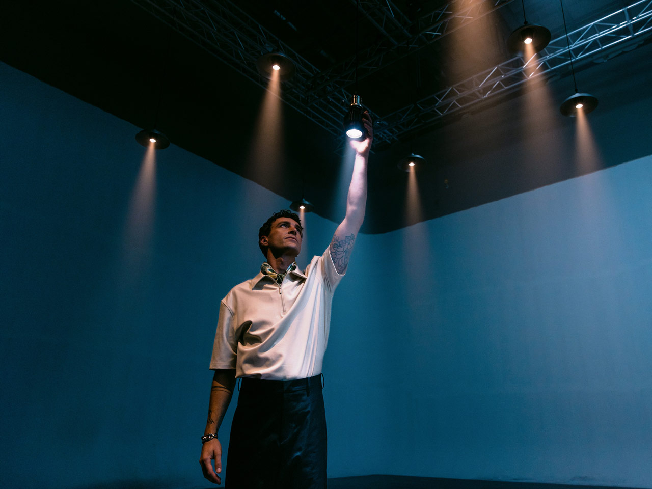 Astera、ワイヤレスでズーム可能な電球型フレネル「SolaBulb」発表。付属のSolaSnootで光のコントロール自在 [IBC2025] - PRONEWS : 動画制作のあらゆる情報 ...